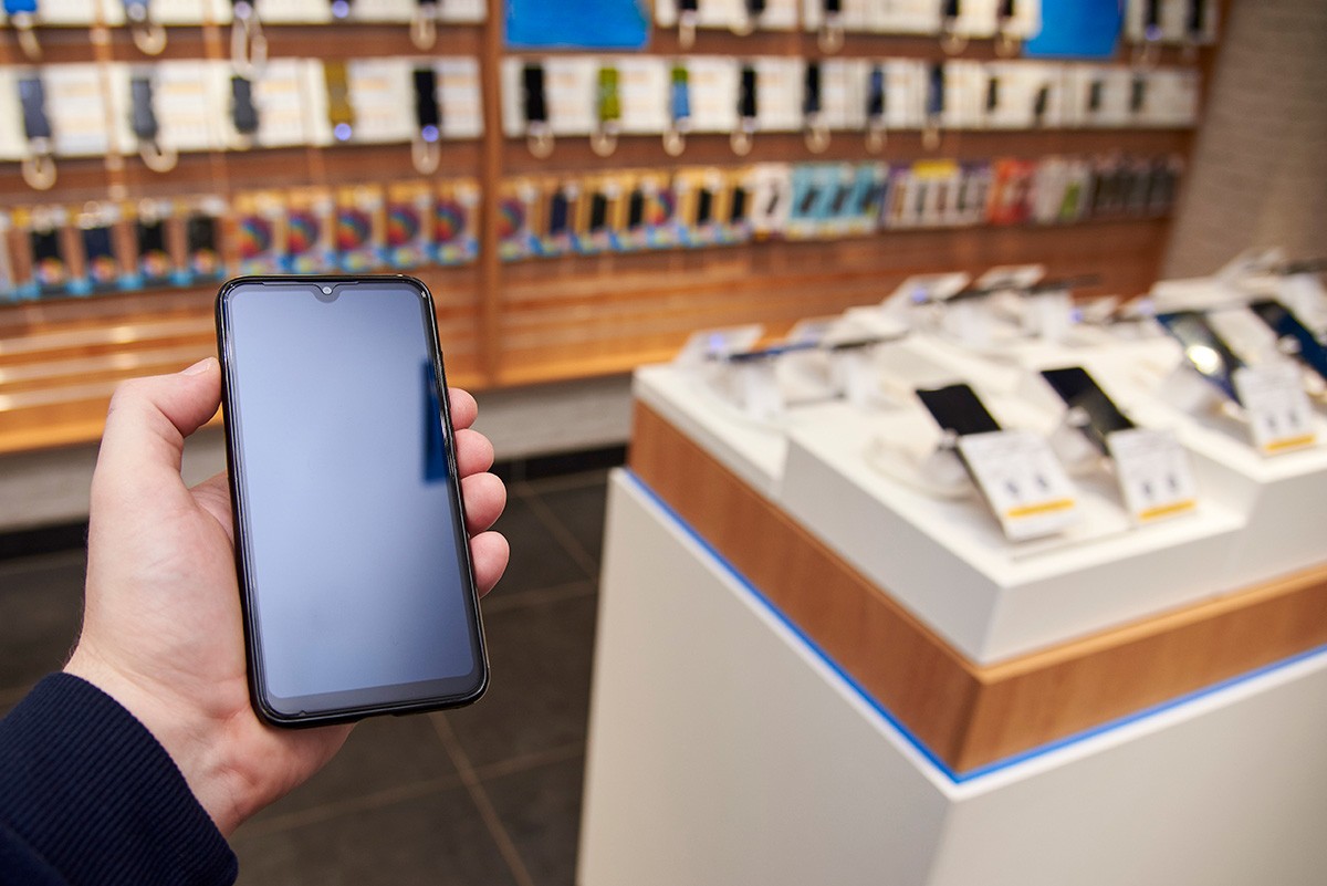 ICT Business | Smartphone Shipments to Grow in 2024